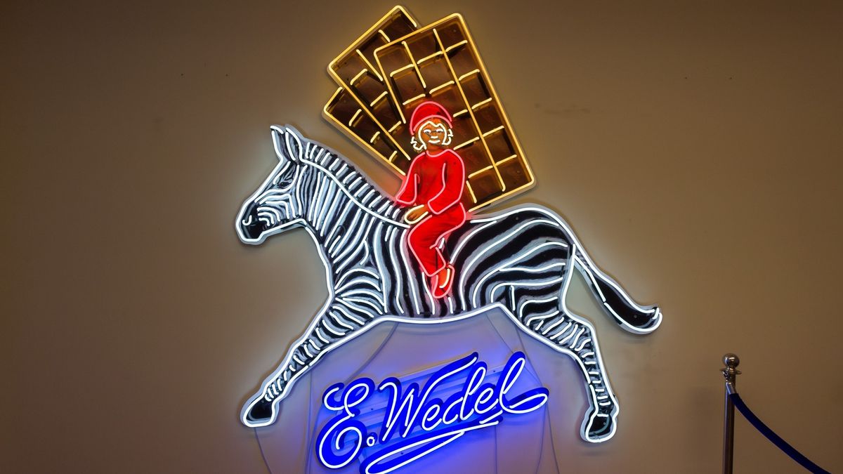 Chłopiec na zebrze znów zaświeci w centrum. Skąd się wziął słynny symbol?