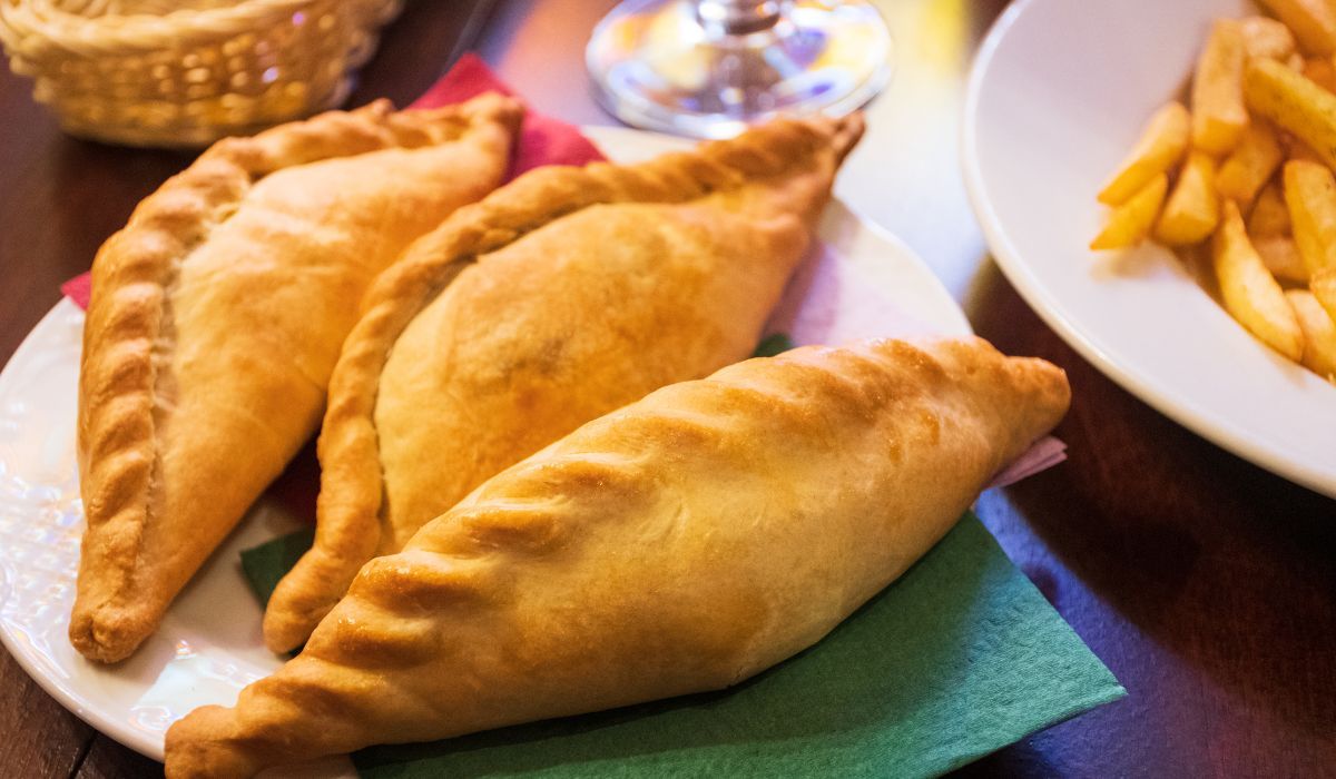 Przepis ma ponad 600 lat! Chrupiące pierożki wypełnione mięsnym farszem