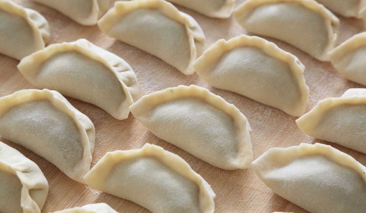 Karol Okrasa robi pierogi inaczej niż wszyscy. Ciasto jest maślane ...