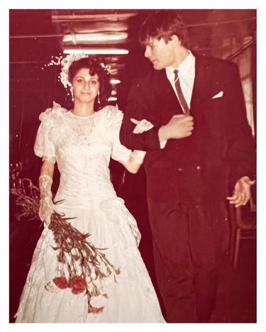 Aida Kosojan-Przybysz pokazała zdjęcia ze ślubu w 31. rocznicę. Mijają ...