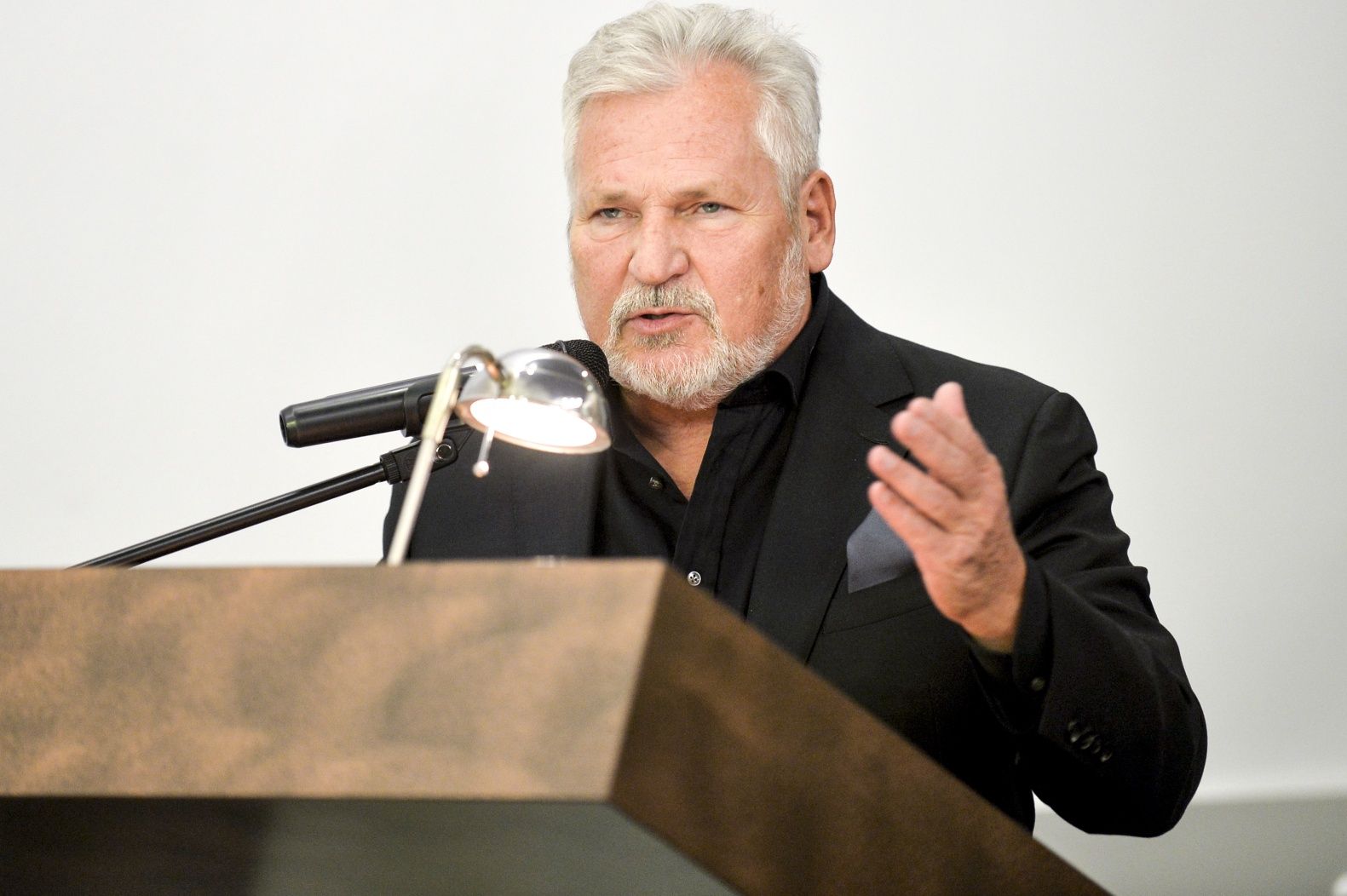 Taką emeryturę ma Aleksander Kwaśniewski. Musi dorabiać