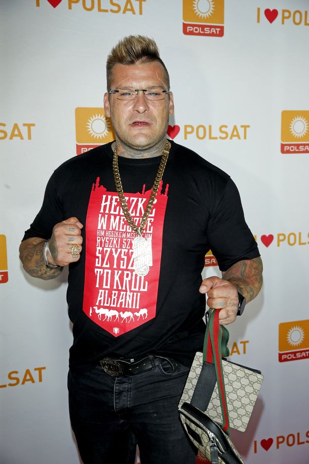 Popek wytatuował sobie twarz! Internauci zniesmaczeni. Straszne - Pudelek