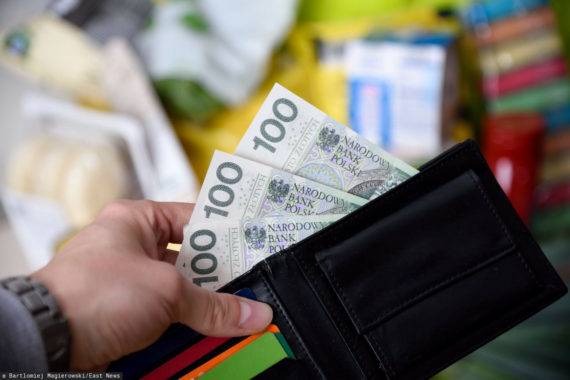 Nowe dane GUS. Zarobki Polaków rosną, ale to może być niepokojący sygnał