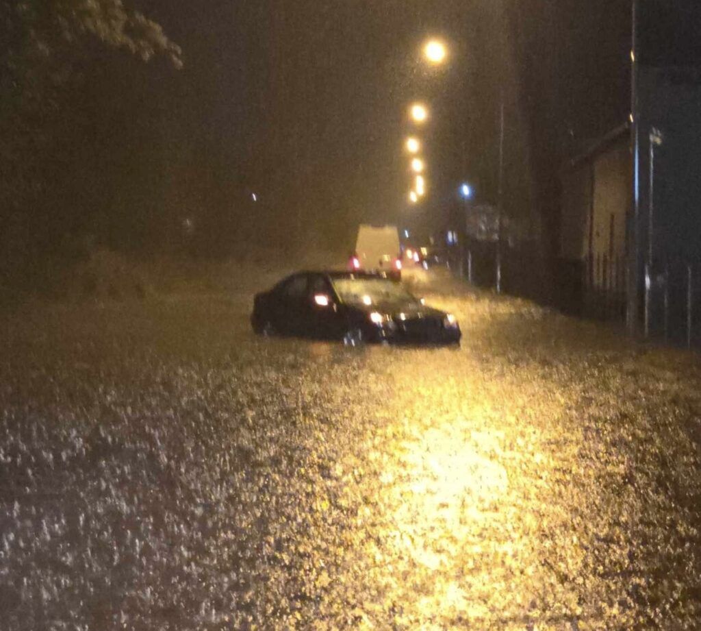 Nawałnice nad Mazowszem. Zalane drogi, powalone drzewa, uszkodzone dachy