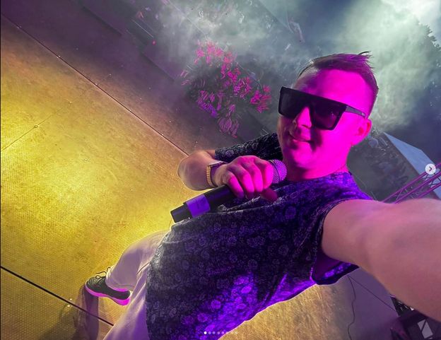 Został dziadkiem jako 30-latek! Niedawno urodziła mu się córka - Pudelek