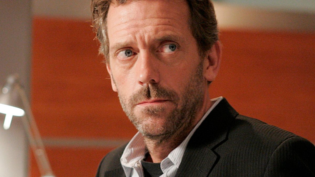 Hugh Laurie przeprasza dziennikarkę. Przyznał, że był "lekko pijany"