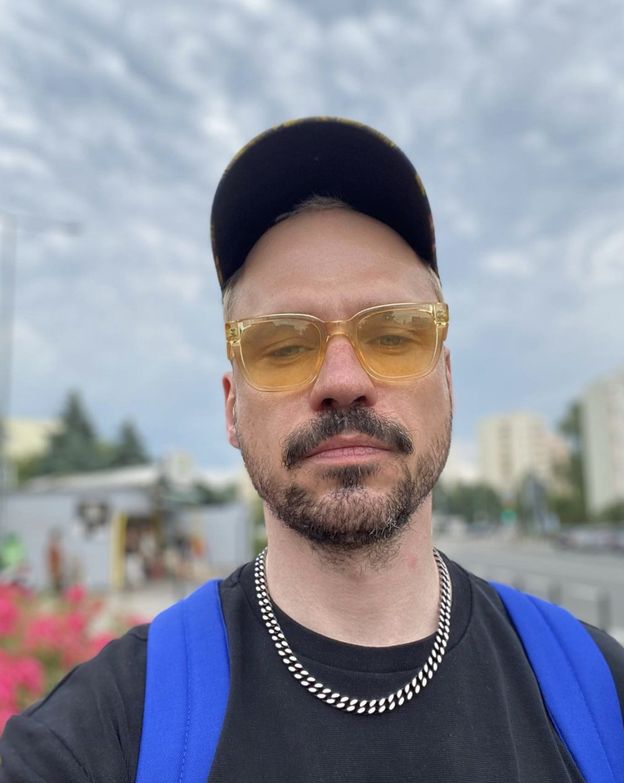 Aktor TVP dokonał coming outu! Miał narzeczoną - Pudelek