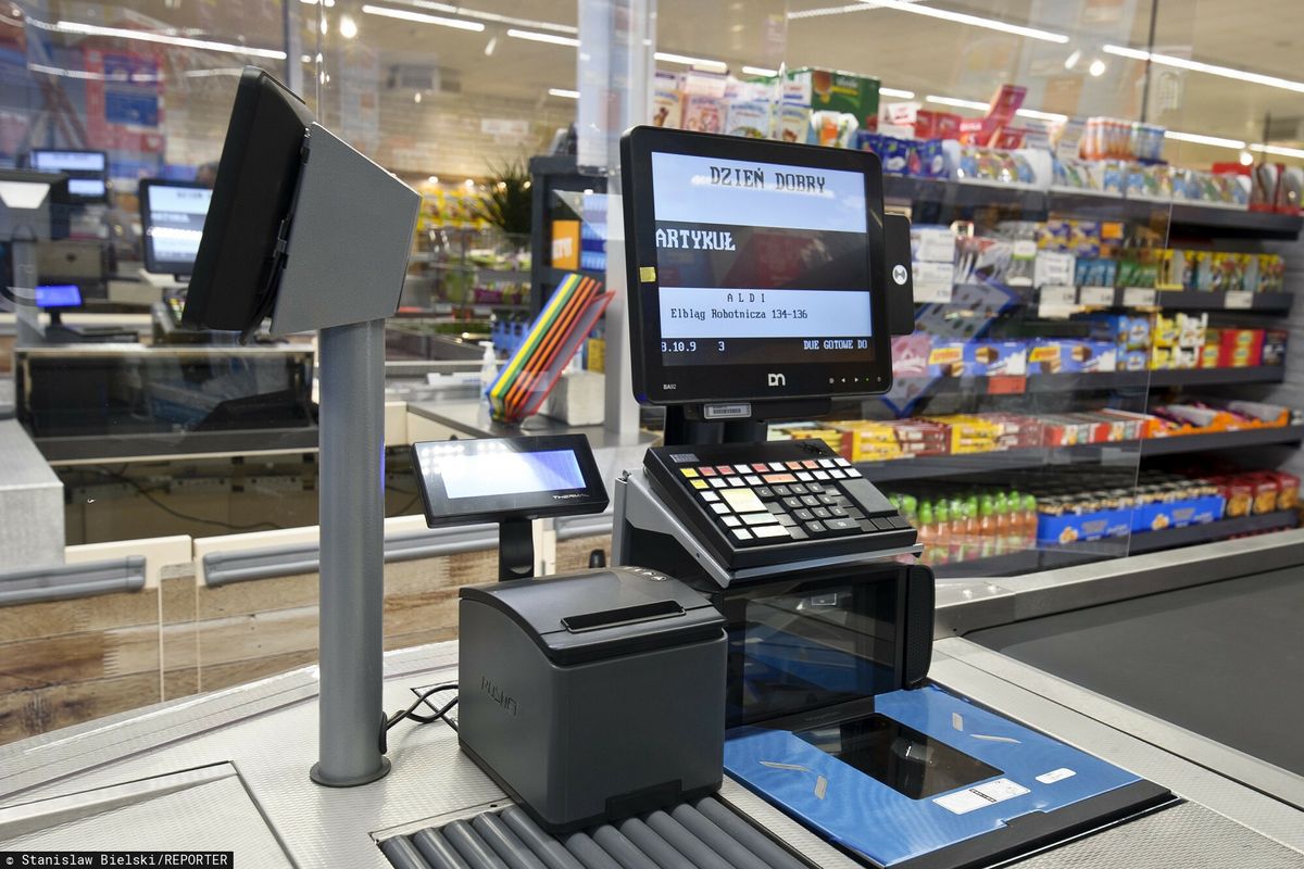 Popularny dyskont likwiduje kasy samoobsługowe. Powodem zachowanie ...