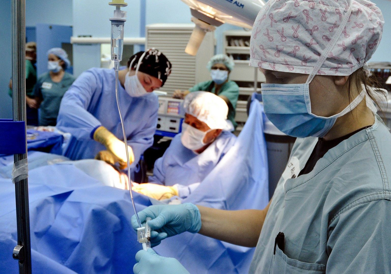 Niezwykła operacja w Łodzi. Kobieta dostała nową pierś... z brzucha - o2