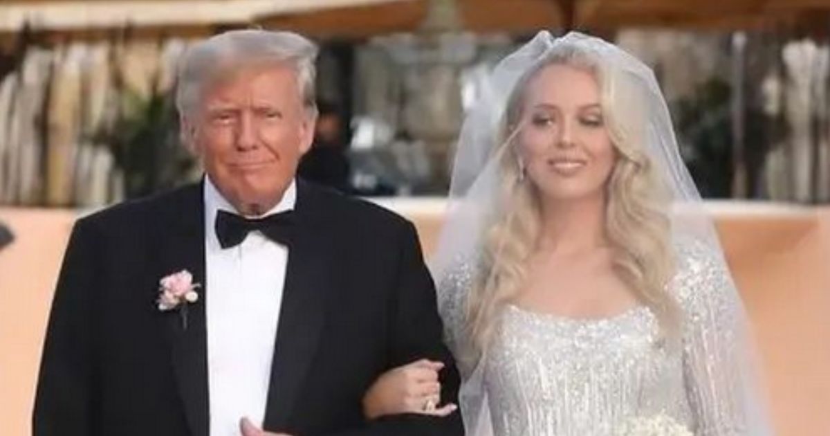 Córka Trumpa wzięła ślub. Tylko ona mogła zdecydować się na taką suknię ...