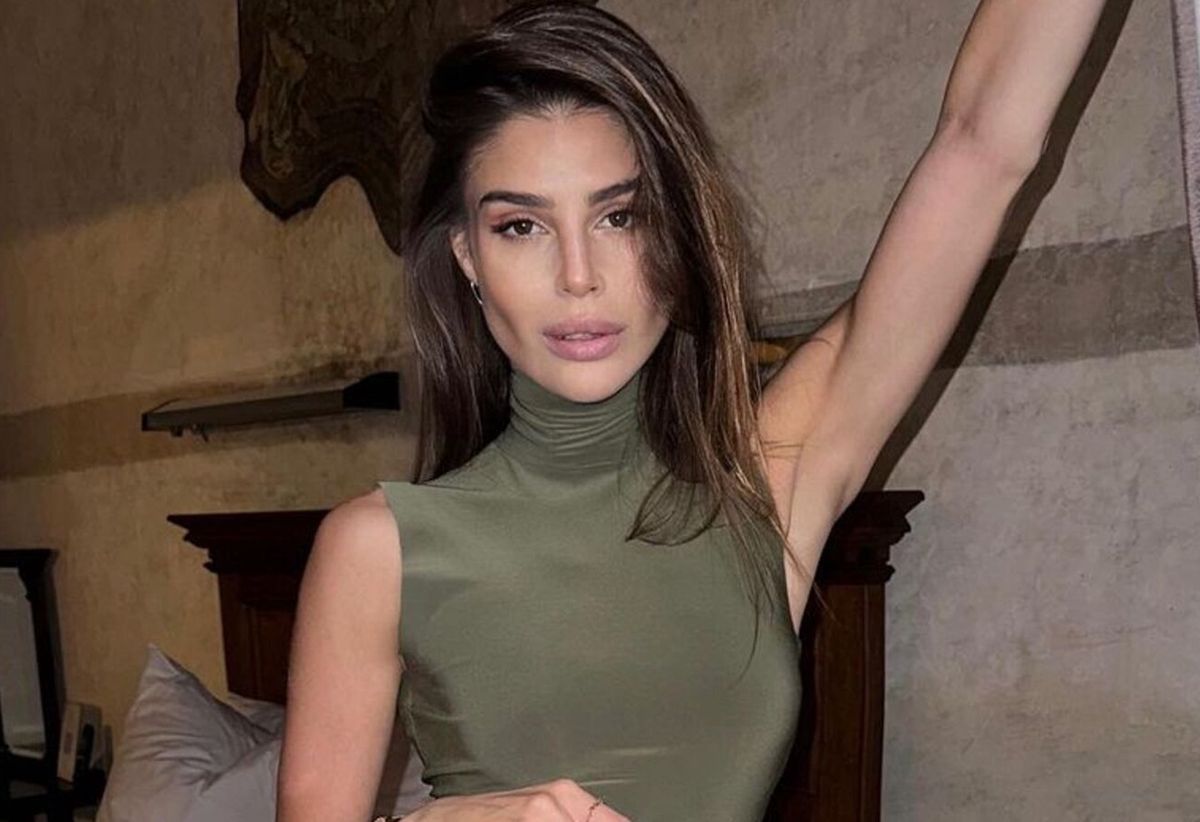 Wskoczyła w mini z rozcięciem. Zmysłowo, ale z klasą - WP Kobieta