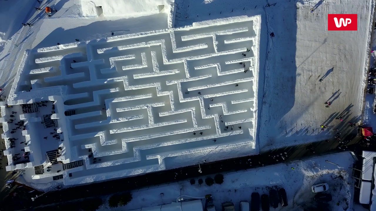 Największy lodowy labirynt na świecie. Atrakcja podbija Zakopane - WP ...