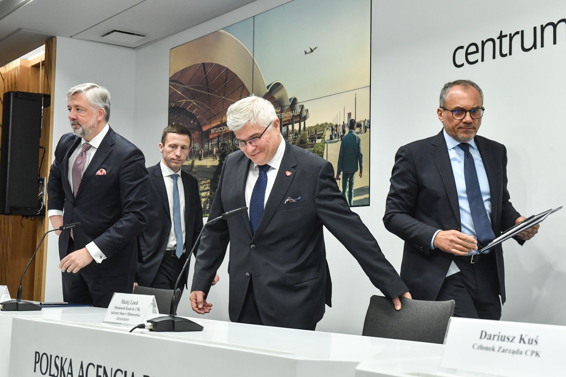 Przetarg na terminal pasażerski CPK. Maciej Lasek i prezes spółki ...