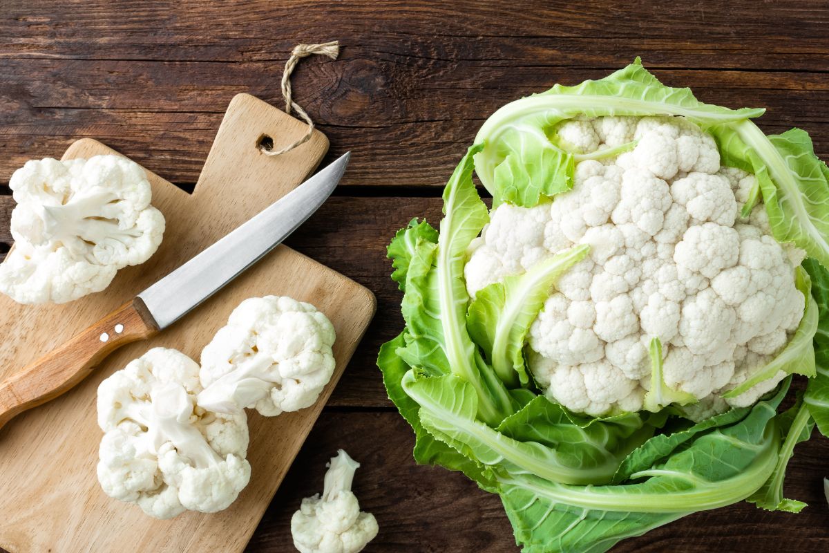 Zapomnij o bułce tartej z masłem. Jest lepszy sposób na kalafiora