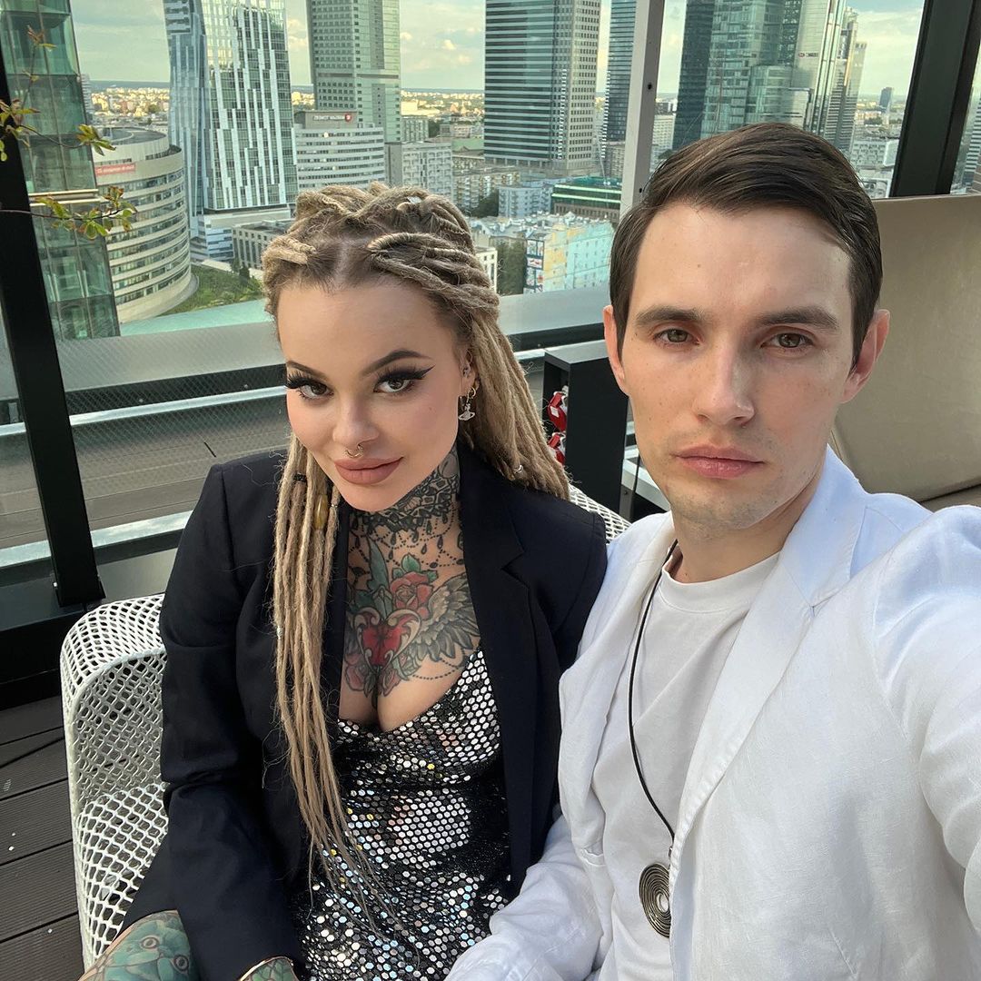 Dziadek Moniki Miller ma problem z akceptacją jej partnera. Powiedziała ...