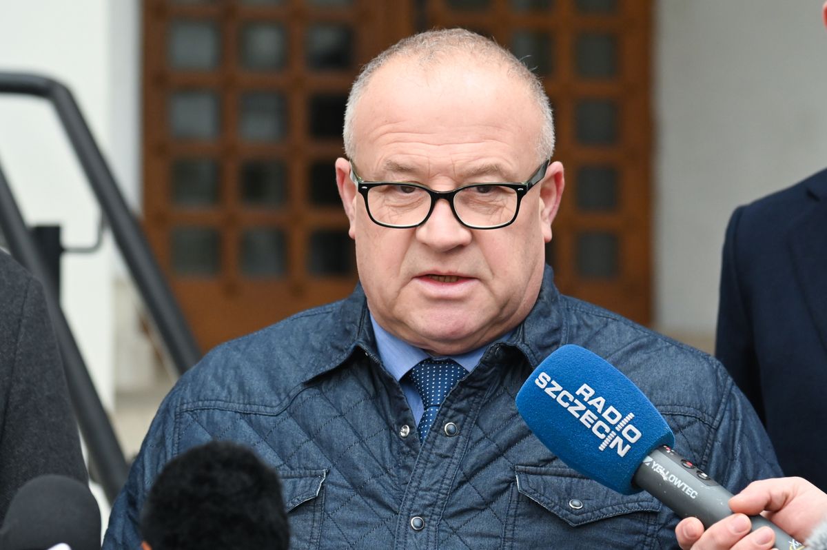 Zniszczone auto posła PiS. "Działanie polityczne" - WP Wiadomości