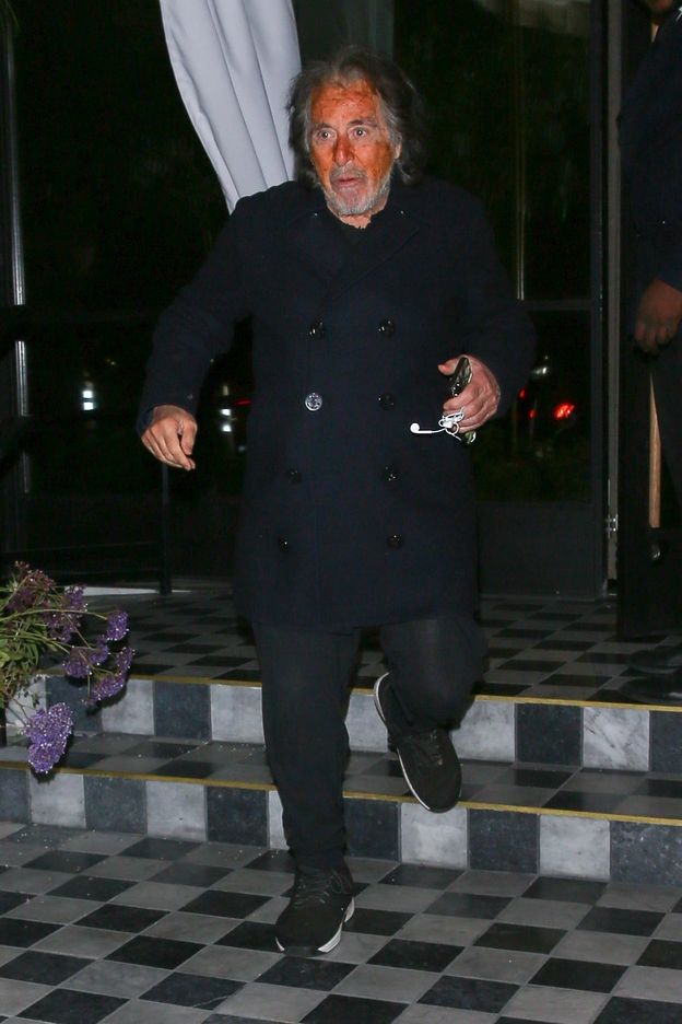 Al Pacino przyłapany z młodszą o 53 lata ukochaną. Co z jego twarzą ...