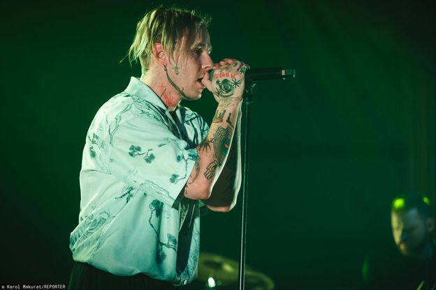 Raper Tymek promuje nowy album... własnym NEKROLOGIEM. "Zmarł w wypadku ...