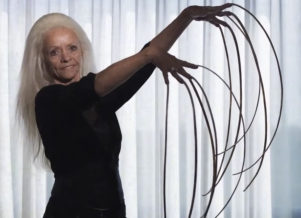 Nie żyje rekordzistka Guinnessa. Jej paznokcie miały ponad 8 m - WP Kobieta