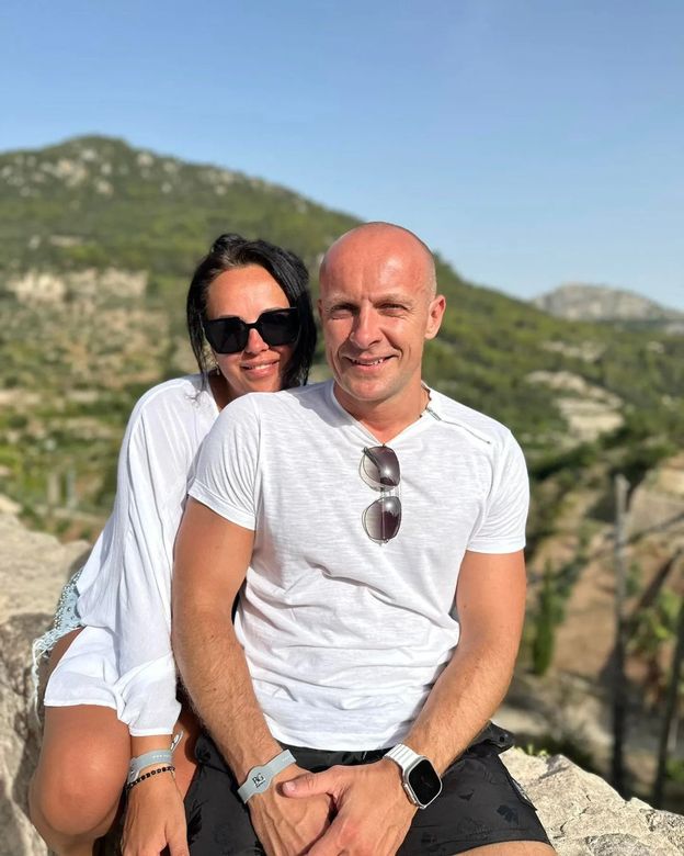 Szymon Marciniak z żoną na wakacjach. Były czułości - Pudelek