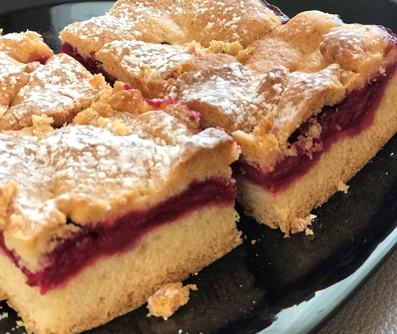 Przepis na szybkie i proste ciasto z wiśniami. Placek, jak za dawnych ...