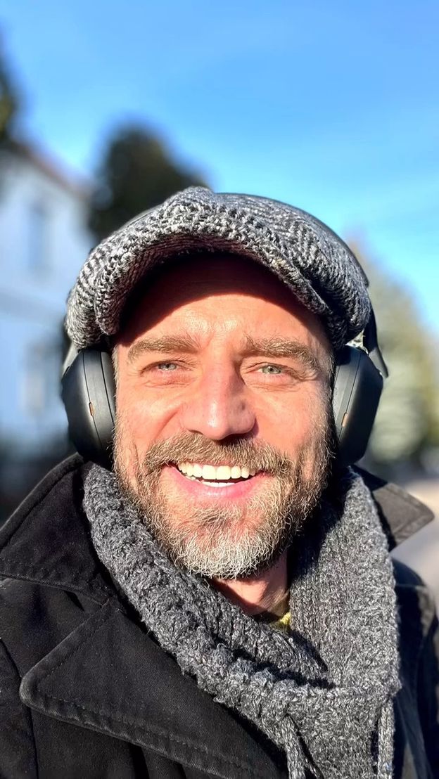 Marcin Rogacewicz duma w drodze do teatru: "To, co najbardziej ODWLEKASZ, jest tym, co ODMIENI ...