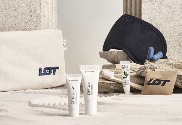 Klasa biznes w PLL LOT. Jak wygląda amenity kit kosmetyczka dla ...