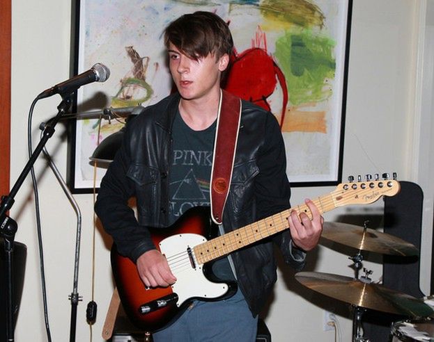 Syn Roberta Downey Jr. TEŻ JEST NA ODWYKU! - Pudelek