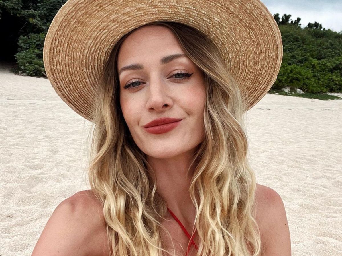 Wskoczyła w mini. Stylizacja żony Kurka już jest hitem - WP Kobieta