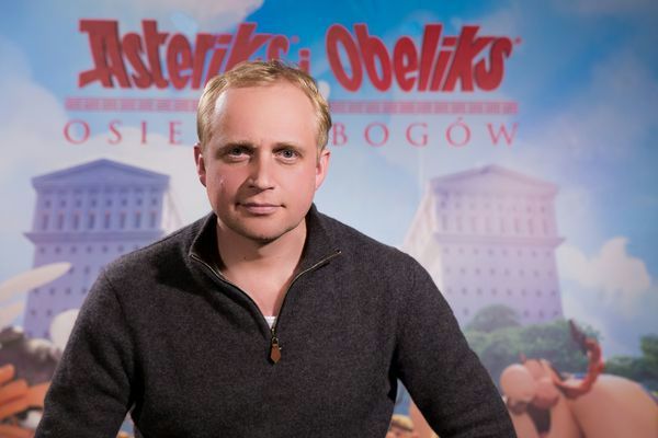 "Asteriks i Obeliks: Osiedle Bogów": Piotr Adamczyk jako rzymski ...