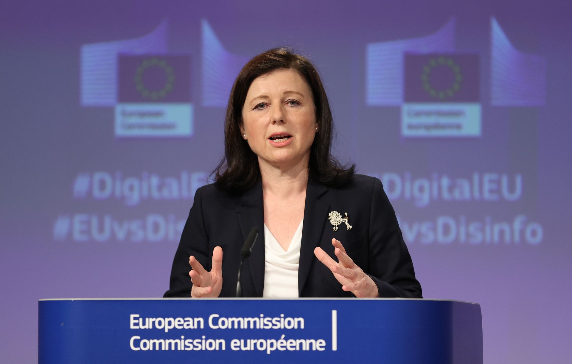 Stan wyjątkowy. Vera Jourova reaguje na ruch Polski