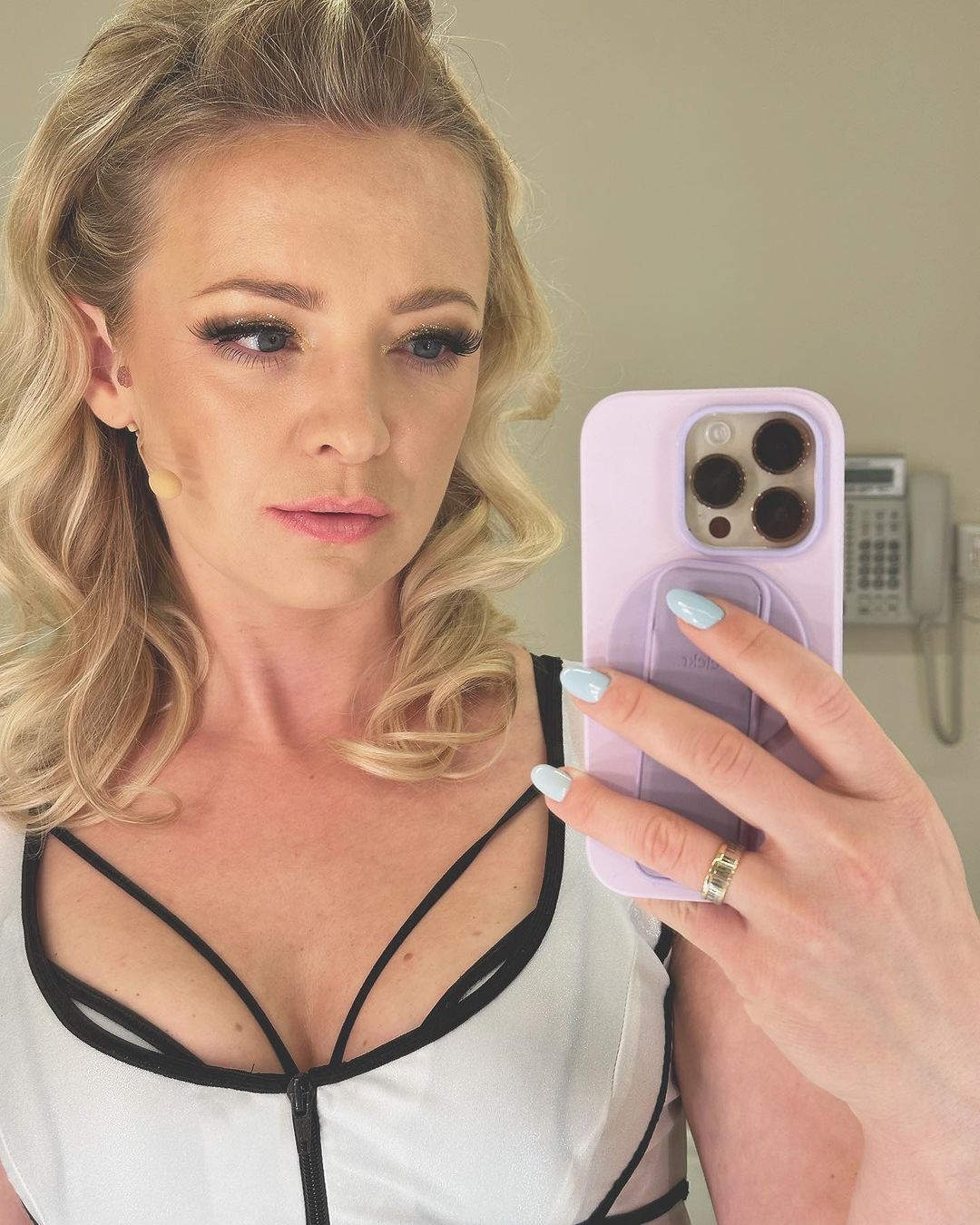 Arcyzmysłowa Basia Kurdej-Szatan w wydaniu, w jakim jeszcze jej nie widzieliśmy. Dekolt, mocny ...