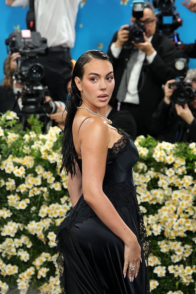 Zgrabna i powabna Georgina Rodriguez odsłania kobiece kształty W BIKINI ...