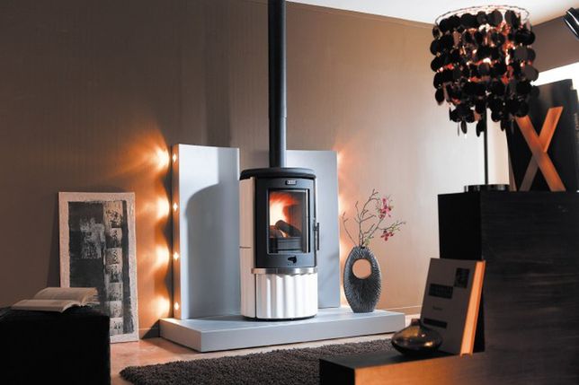 Nowoczesny piec kaflowy. Ogrzewanie domu z nutą retro - WP Dom