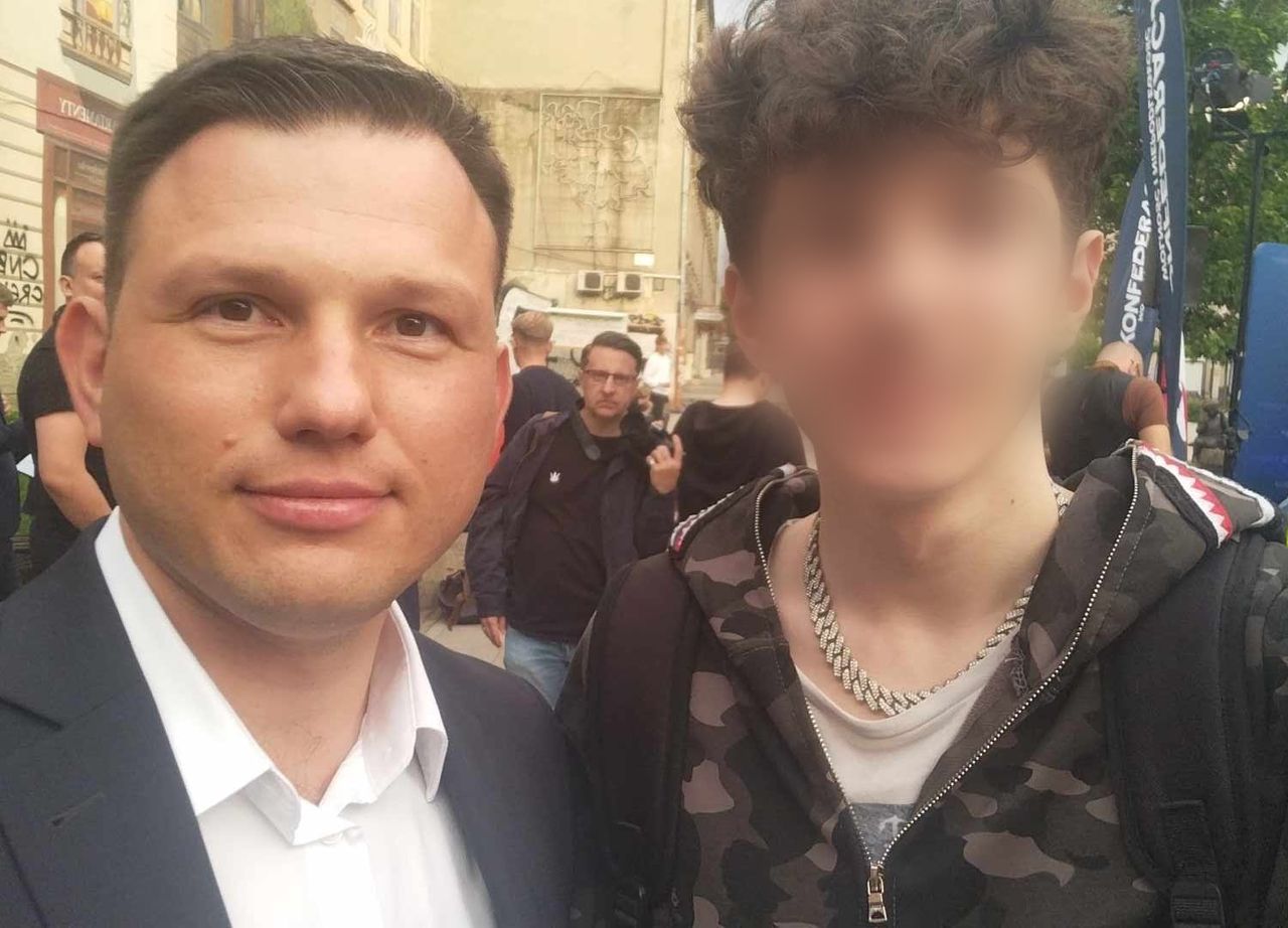 Tak wygląda nieślubny SYN Rutkowskiego. Srebro, drogie ciuchy ...