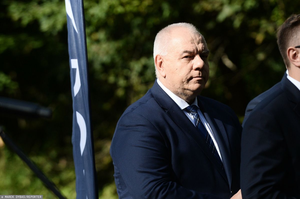 Sasin nagradzał za milczenie? "Gigantyczny wypływ środków" - WP Wiadomości