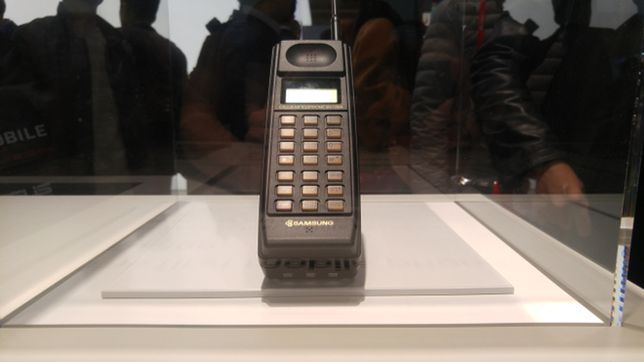 Od pierwszego telefonu komórkowego do innowacyjnych smartfonów - podróż ...