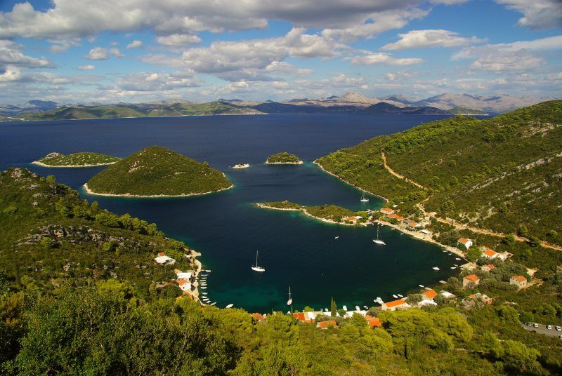 Trogir. Plaże. Wyjątkowe wakacje w Dalmacji - WP Turystyka