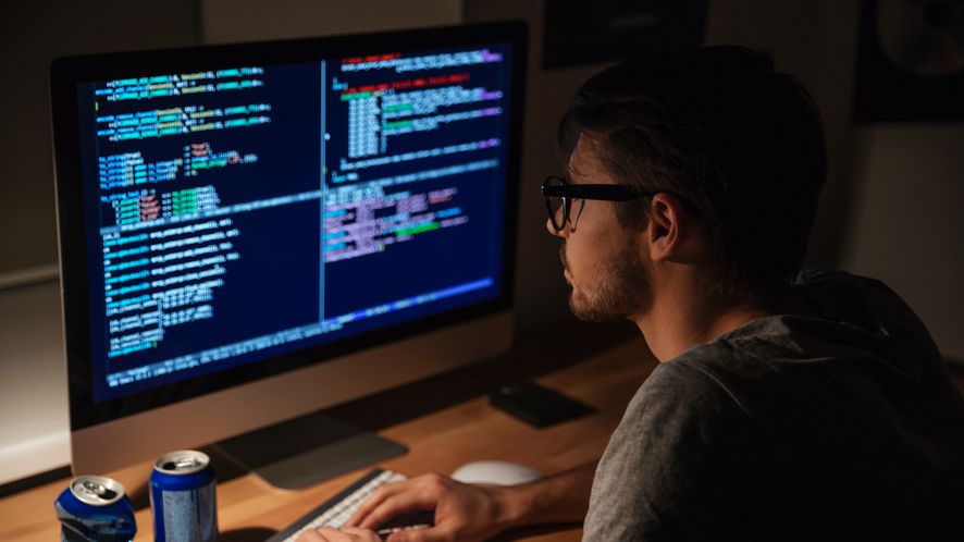 Jaki język programowania wybrać na początek? Doradzamy, na co zwrócić uwagę