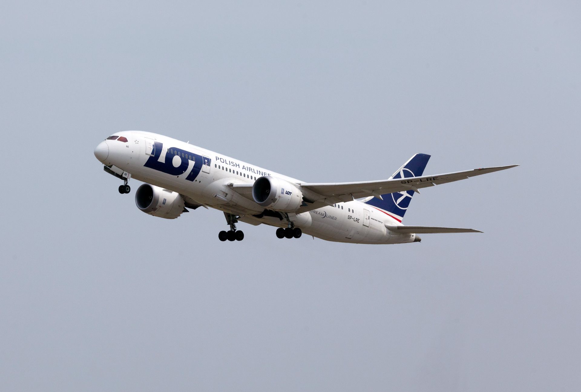 Samolot musiał zawrócić do Polski. Oto powód