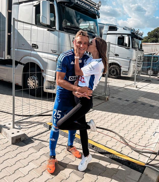 Na Instagramie Pauliny Nowickiej pojawił się post atakujący Ewelinę Taraszkiewicz: "POZNALI SIĘ ...