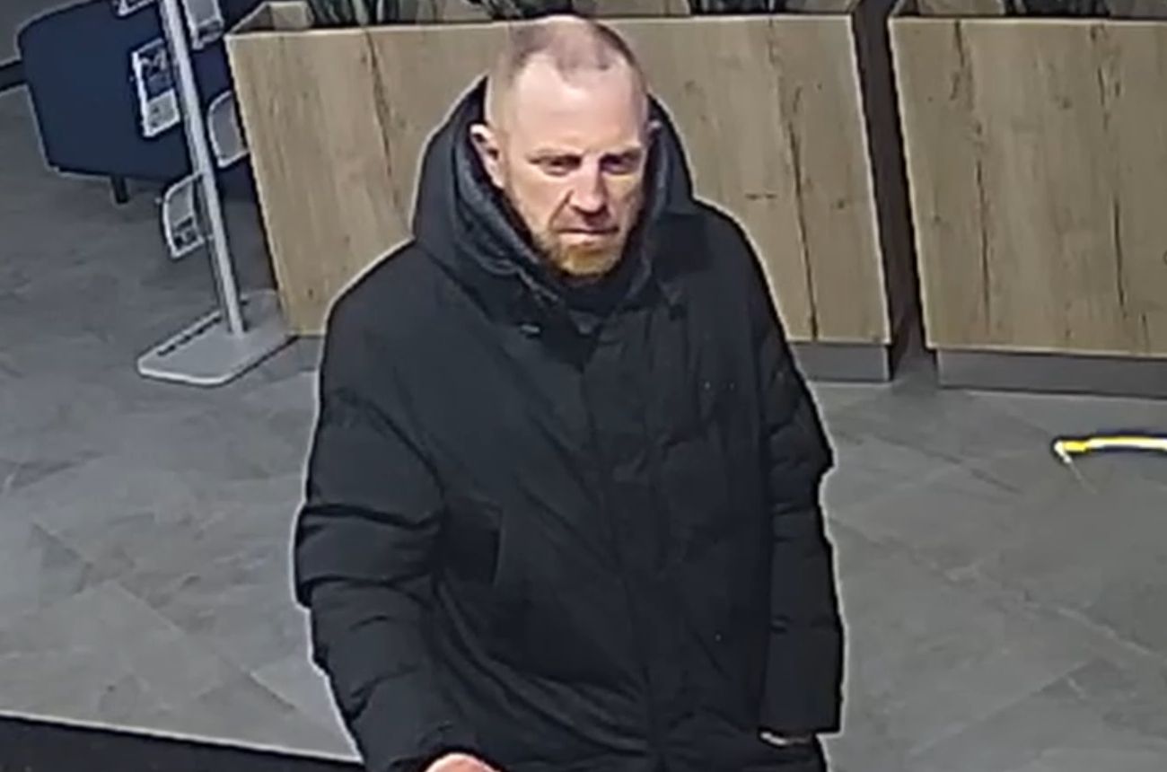 Wandal zniszczył drzwi stacji benzynowej. Policja apeluje o pomoc