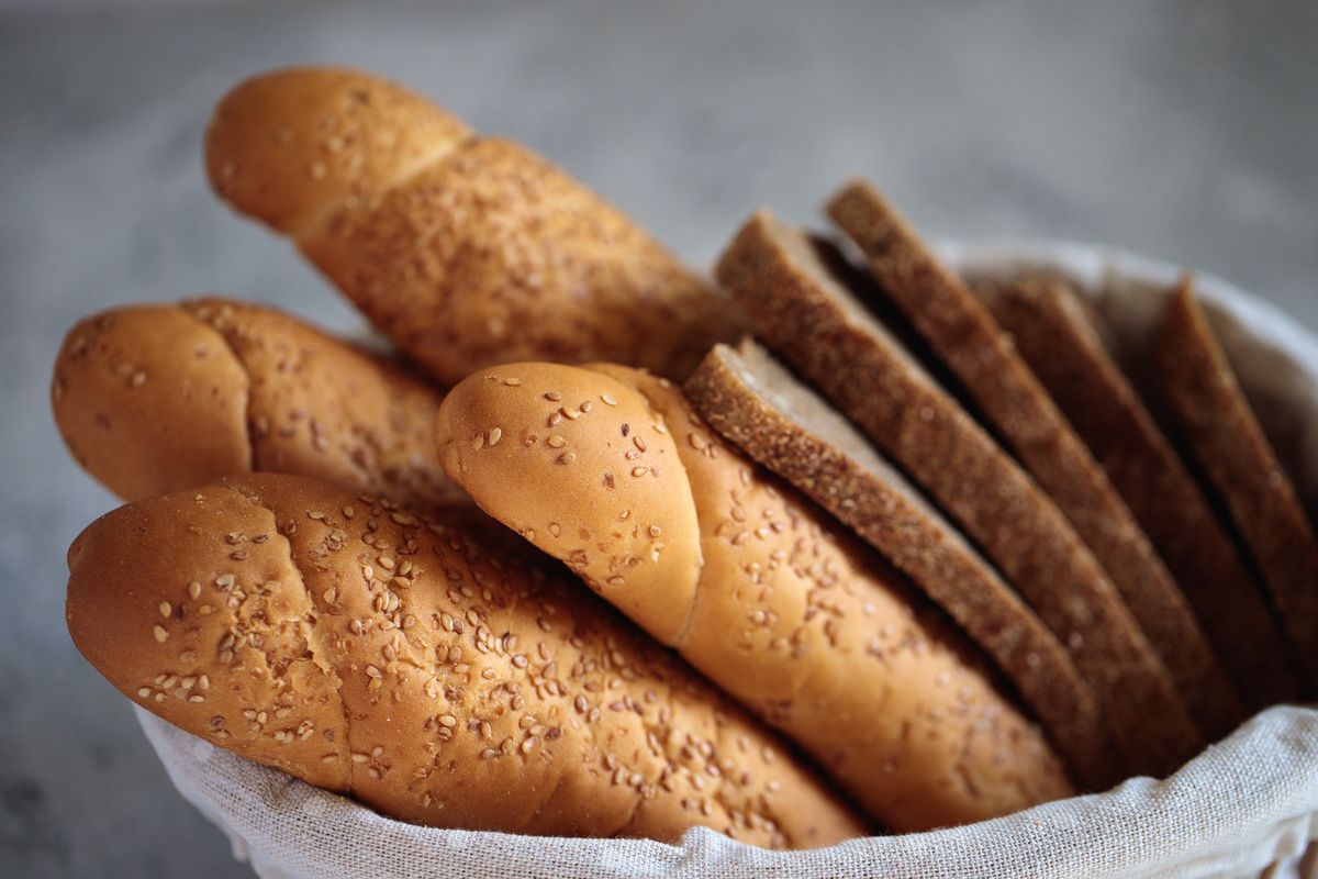 Jak przechowywać pieczywo, by pozostało świeże i smaczne? - WP Kuchnia