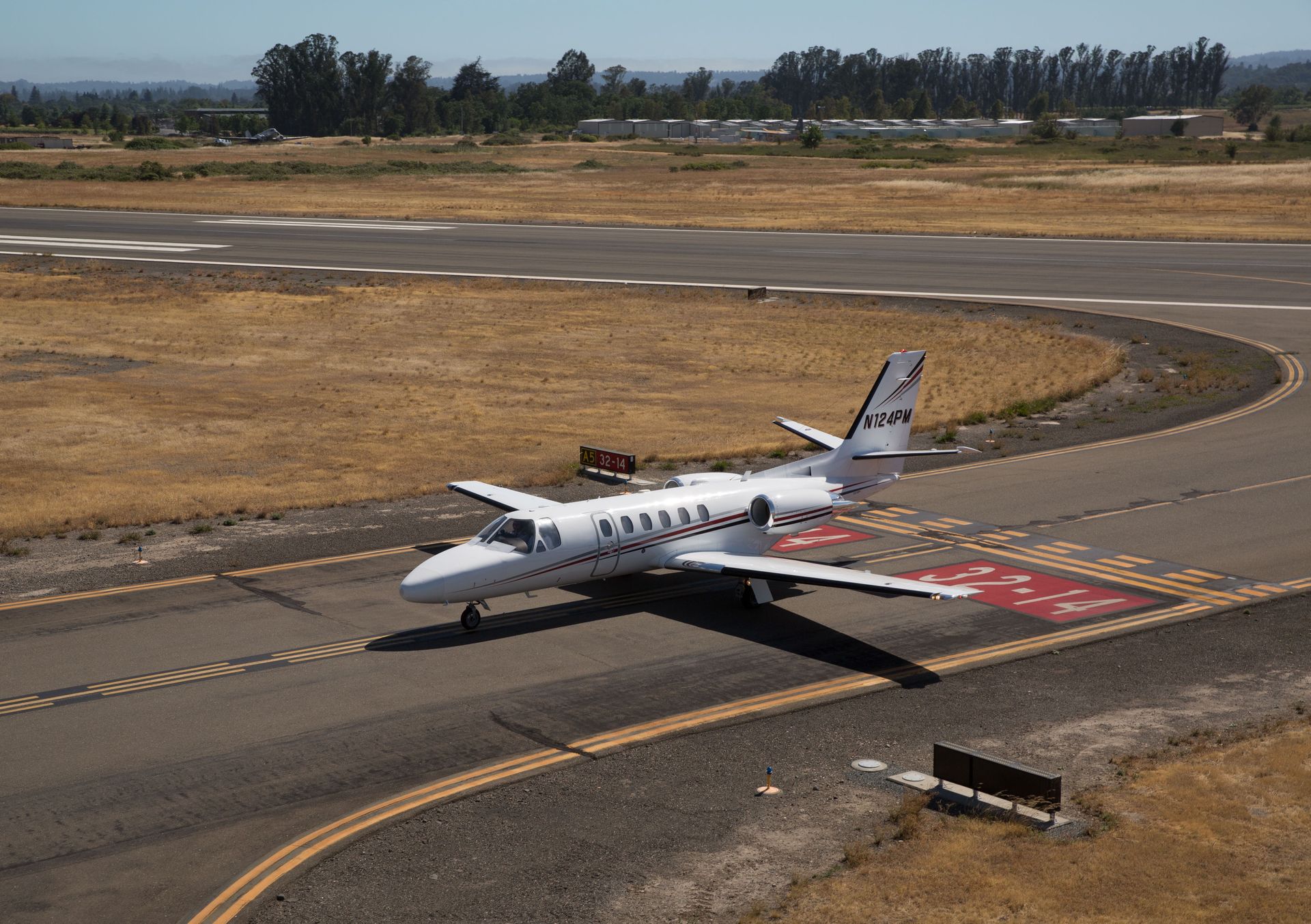 Coraz więcej prywatnych samolotów w Polsce. Kogo stać na latanie jak VIP?