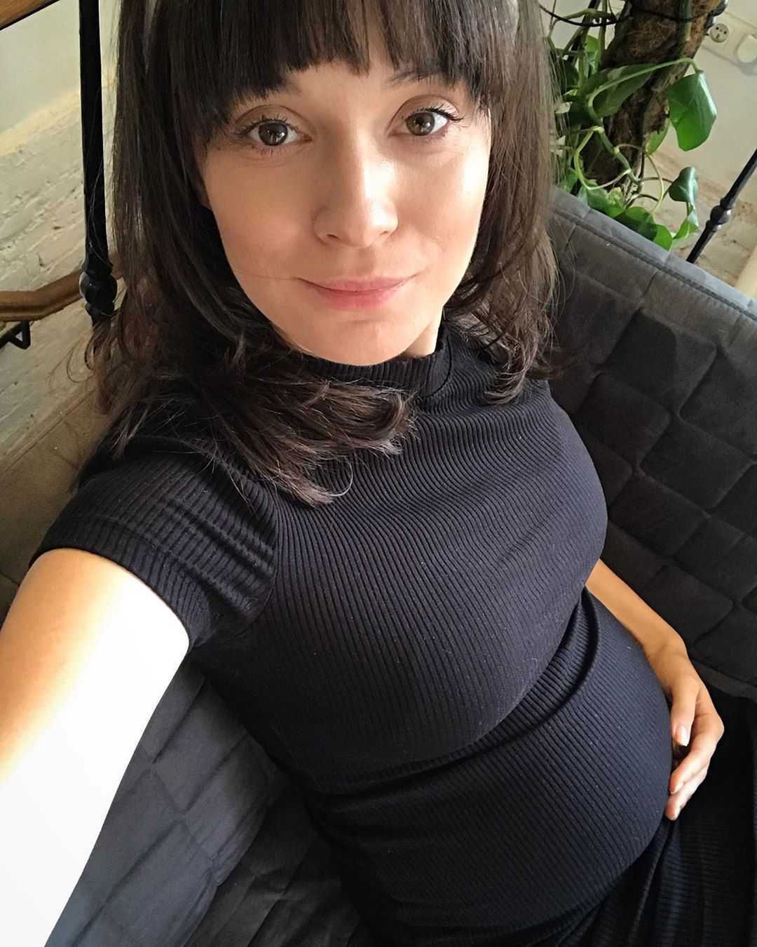 Maria Dejmek urodziła. Gwiazda "Barw szczęścia" pokazała drugie dziecko ...