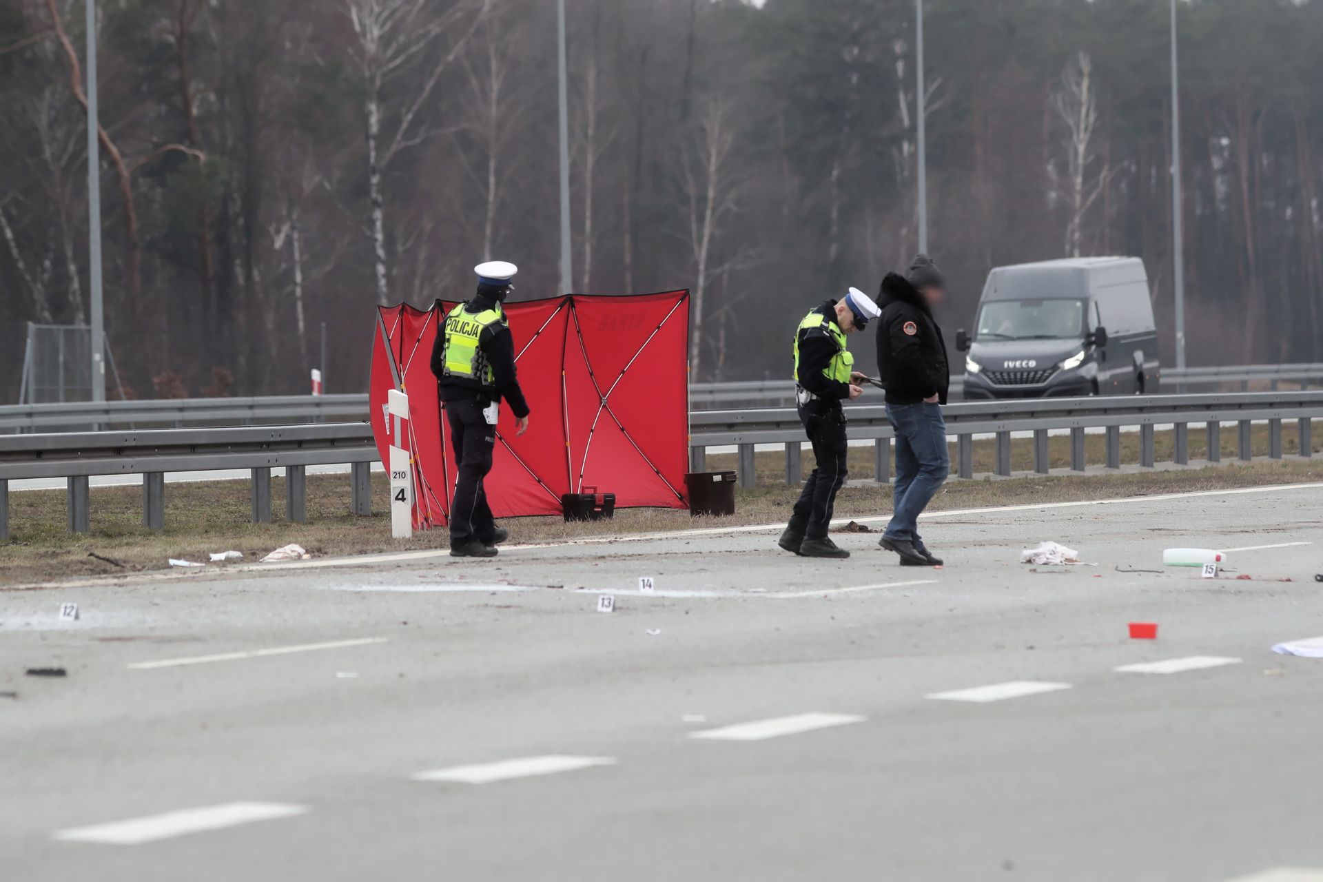Tragiczny wypadek na S8. Bus zderzył się z ciężarówką