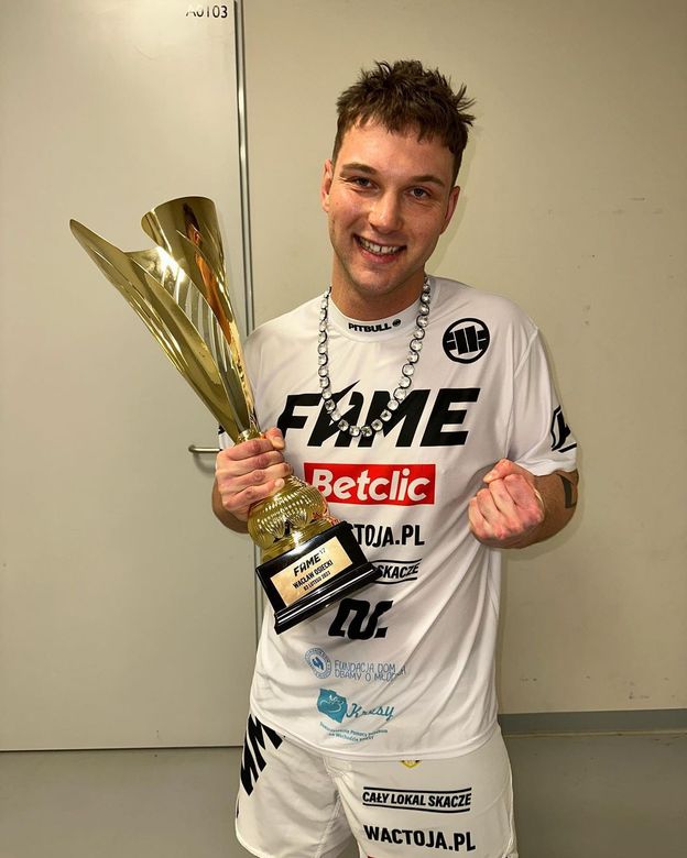 Polski raper pobity w Łebie. Wac Toja prosi fanów o pomoc - Pudelek