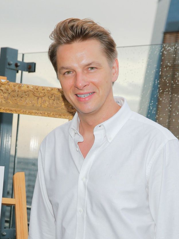 Aktor "Przyjaciółek" zmienił nazwisko. Ma nowy zawód. Nie zgadniecie ...