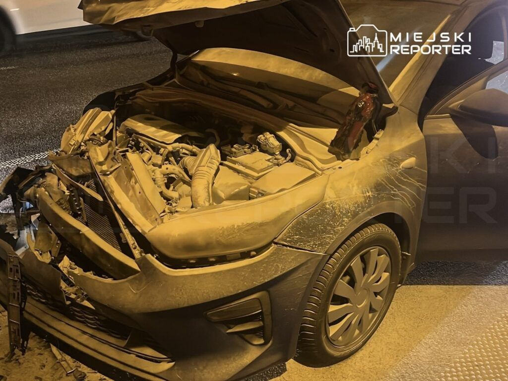 Auto po kolizji na trasie S8 stanęło w ogniu. Z pomocą ruszyli przejeżdżający kierowcy