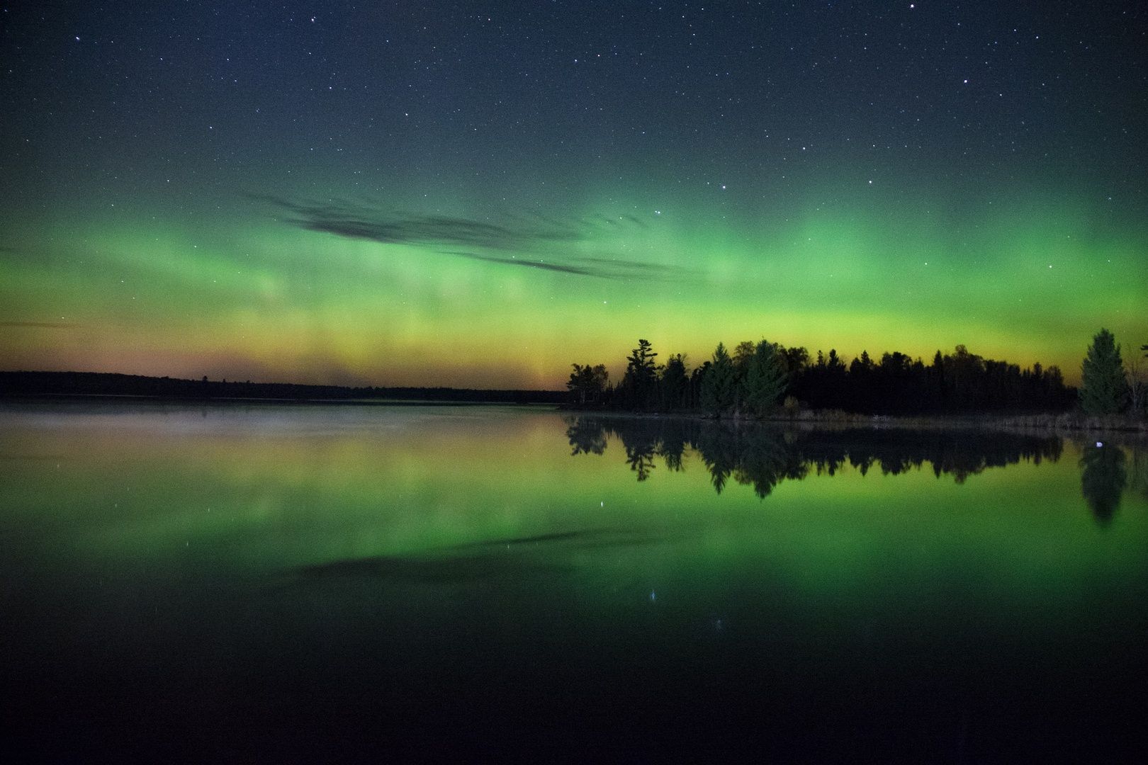 Zorze polarne nad Polską. Jak to możliwe, czyżby Ziemia się obróciła?